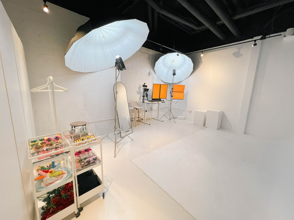 Room Infinity Plus - STUDIObyU - Self Portrait Studio - Toronto